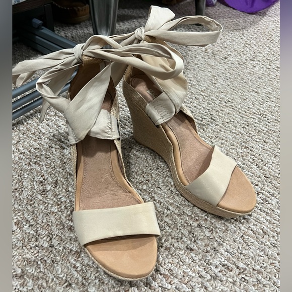 UGG | Shoes | Ugg Wedge Sandals With Bow | Poshmark